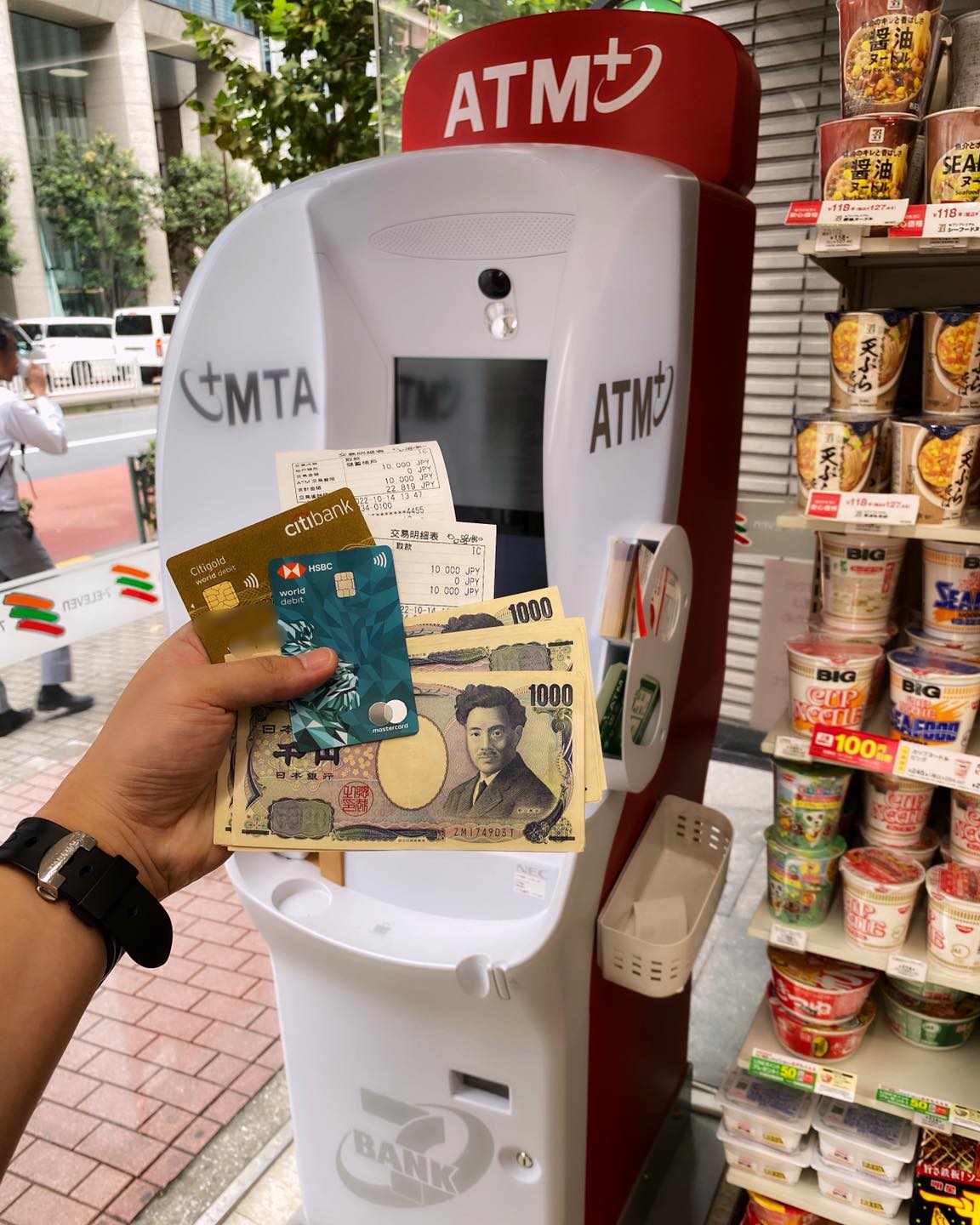 【唱錢攻略2025】去日本用7-11 ATM提款可免手續費！日本ATM匯豐外幣提款機免手續費教學 | 里先生 Mr. Miles