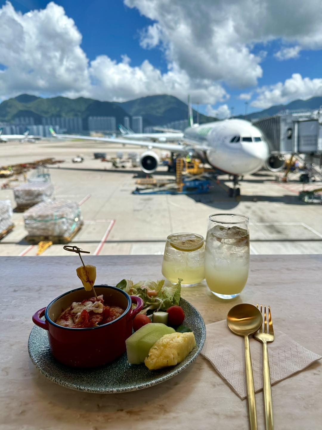 【Kyra Lounge體驗報告】香港機場最新貴賓室！高質少人！信用卡送的Priority Pass或LoungeKey可免費入！ | 里先生 ...