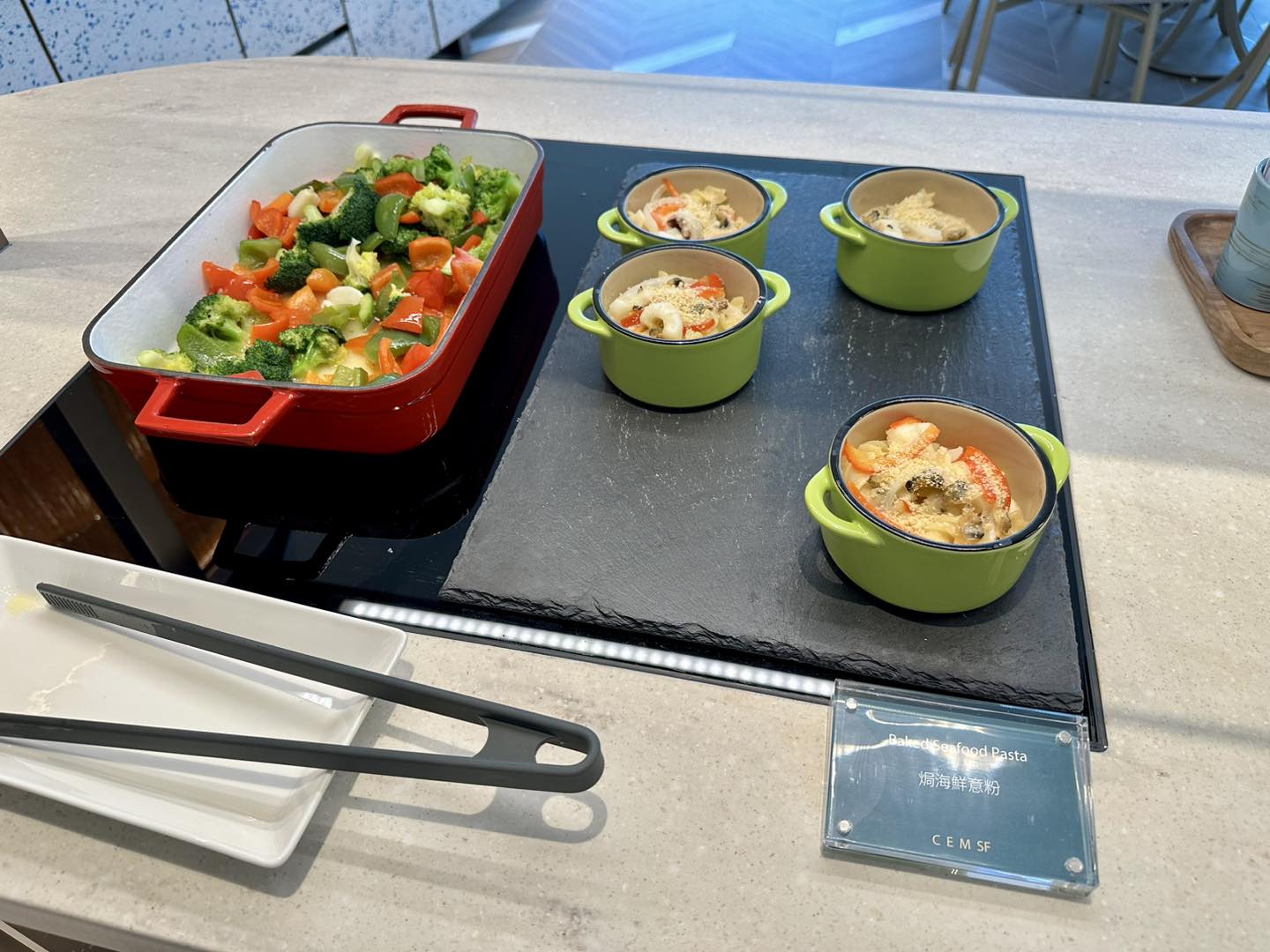 【Kyra Lounge體驗報告】香港機場最新貴賓室！高質少人！信用卡送的Priority Pass或LoungeKey可免費入！ | 里先生 ...