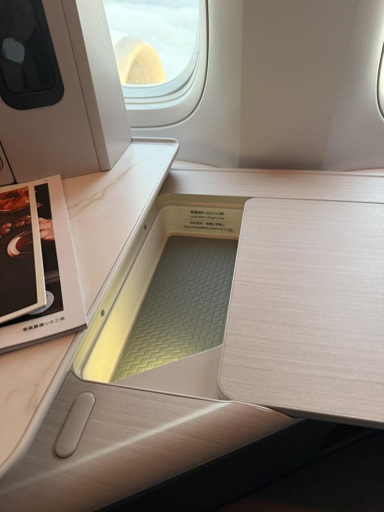 【Aria Suite首航開箱Review+最新航點】國泰全新爾雅商務艙77J 航線Route 2024 | 里先生 Mr. Miles